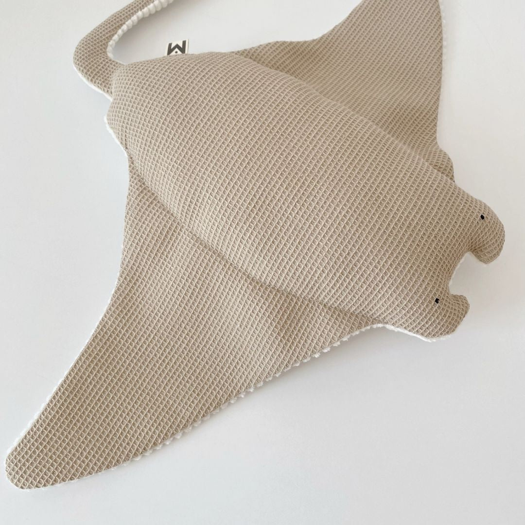 Peluche Sensorial Mantarraya Maya - BEIGE – CALAMBATA